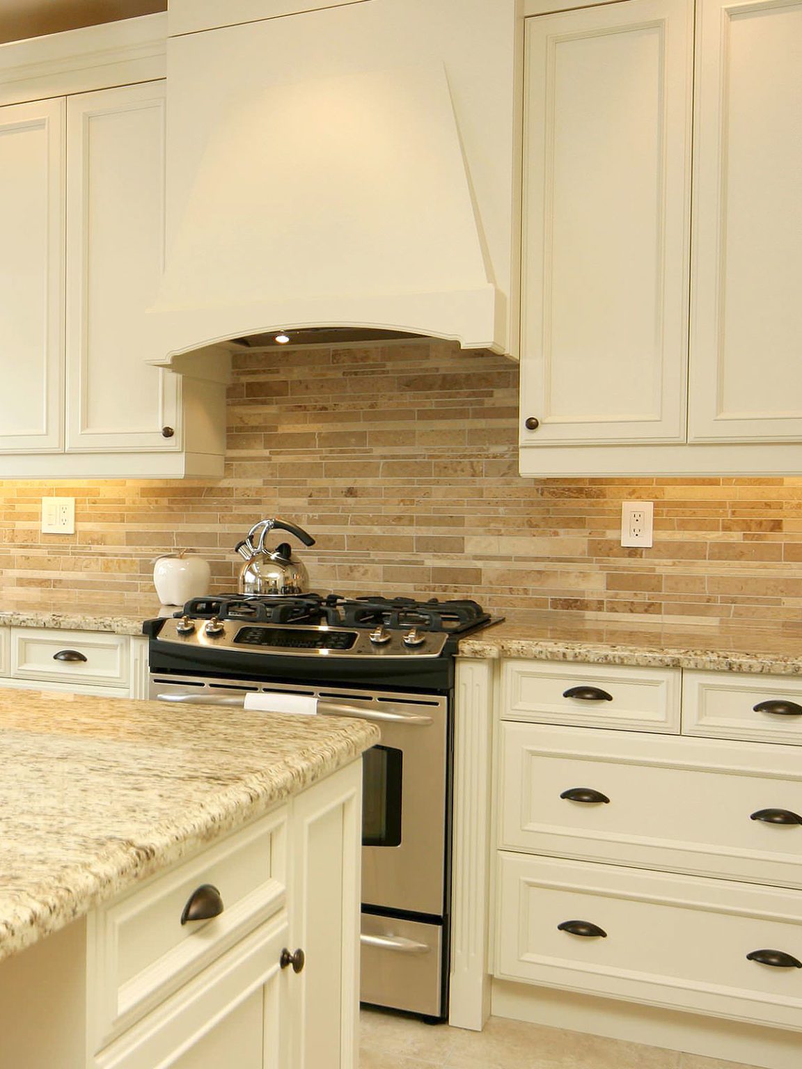 16+ Modern Backsplash For Black Countertops ( Elegant ) - Tiles