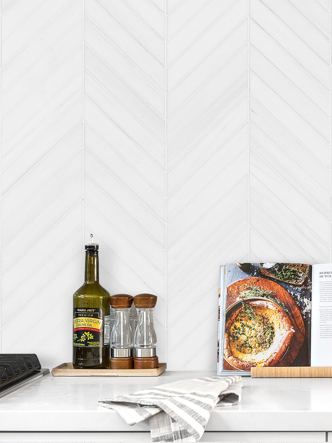 14+ Chevron Tile Backsplash Ideas (TIMELESS) - Chevron Pattern