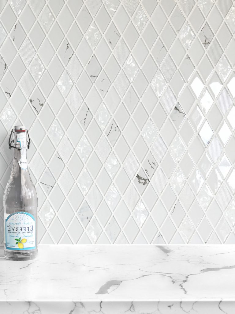 53+ Mirror Backsplash ( UNIQUE & STYLISH ) - Reflective Backsplashes