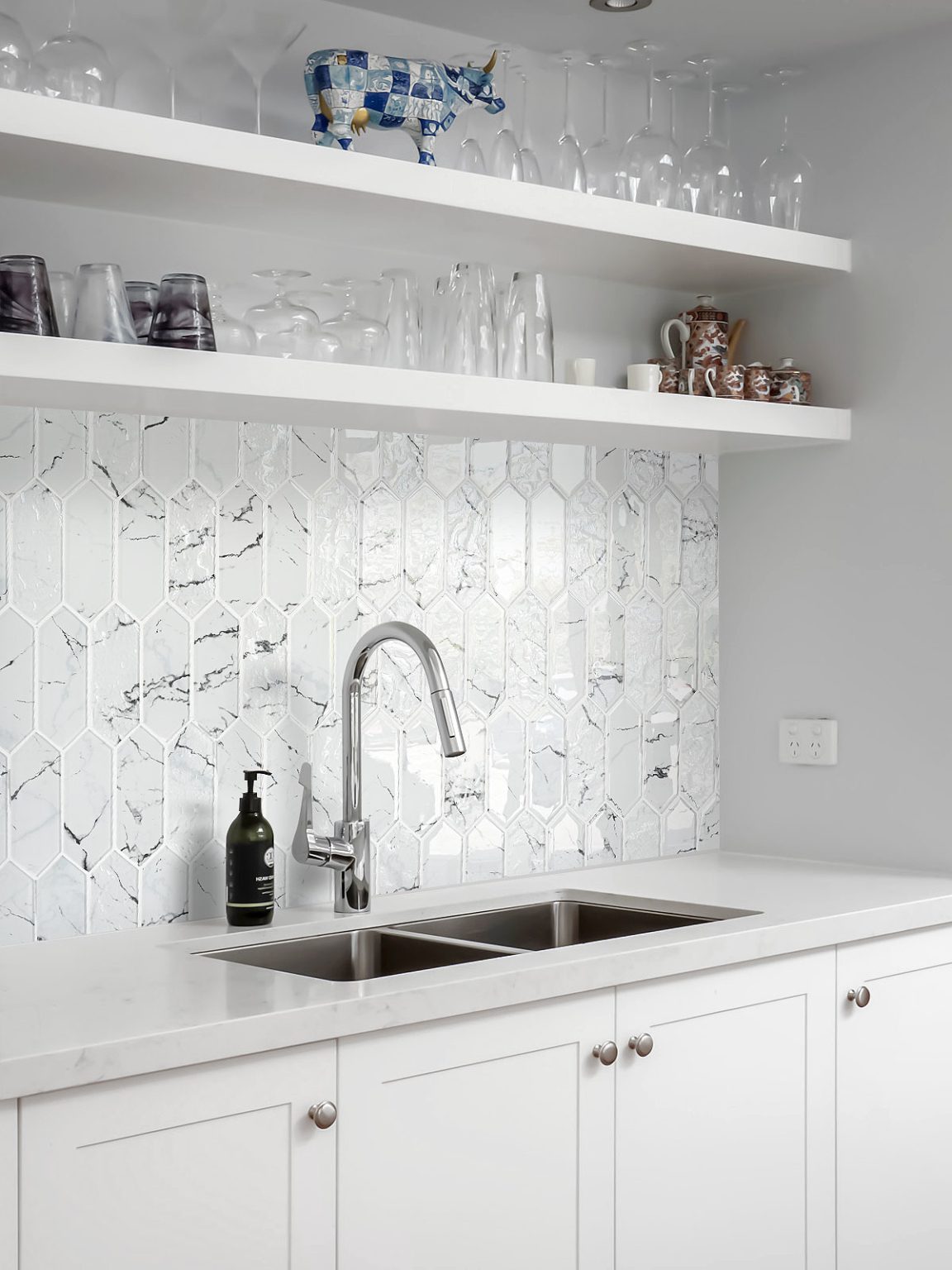 White Marble Look Glass Picket Mosaic Backsplash Tile